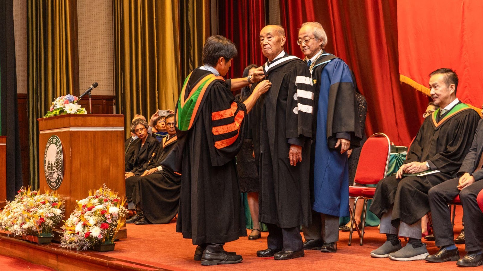 Former Chairman H.E. Dr. Subin Pinkayan Awarded Honorary Doctorate at the 141st AIT Graduation ...