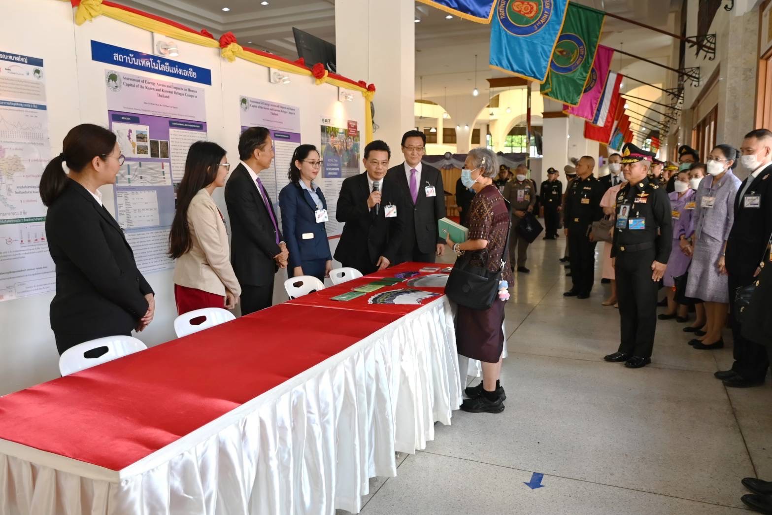 Her Royal Highness Maha Chakri Sirindhorn Visits AIT Booth at CRMA Exhibition - Asian Institute ...