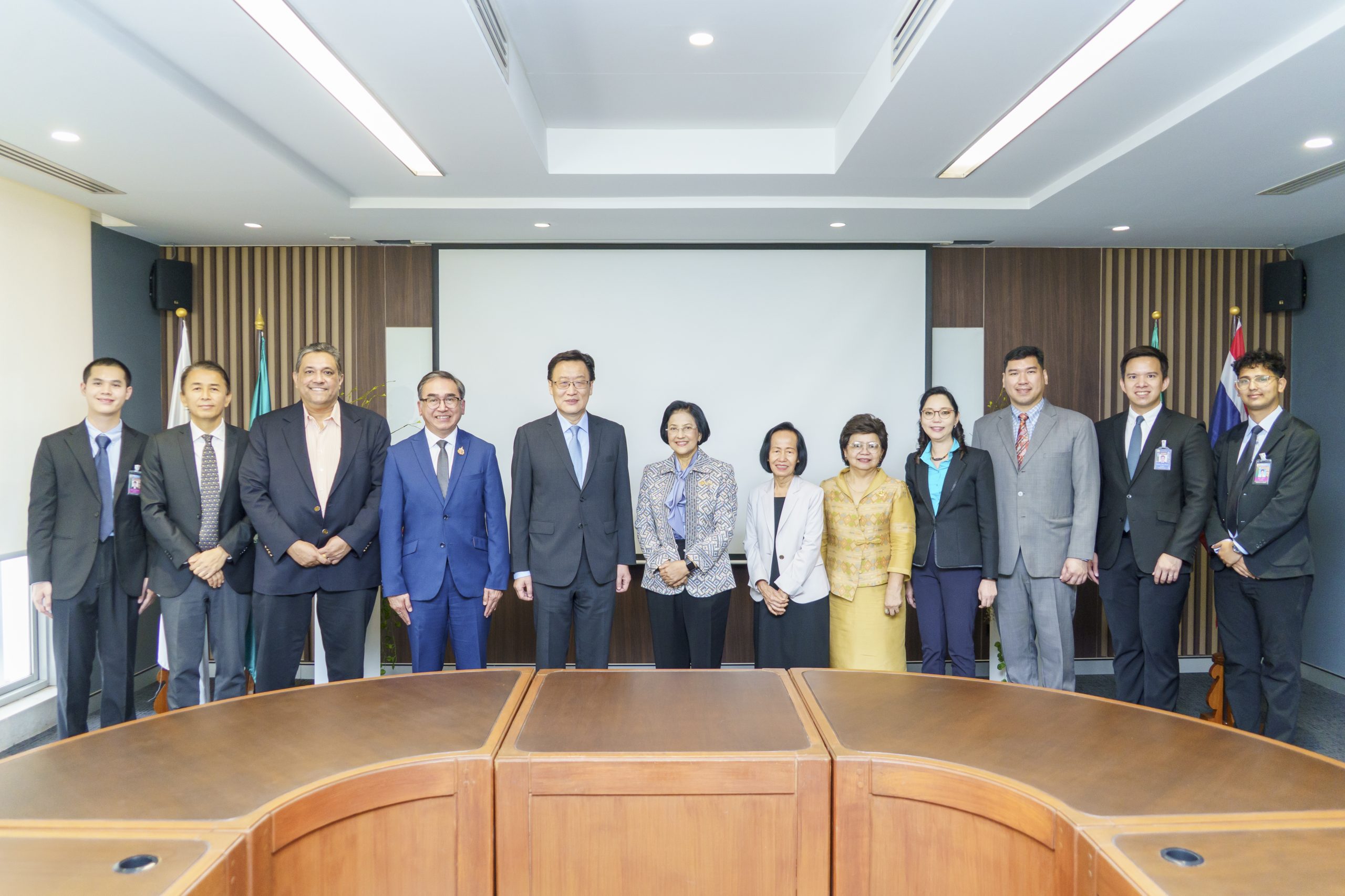President of Thailand Trade Representatives Visits AIT - Asian ...